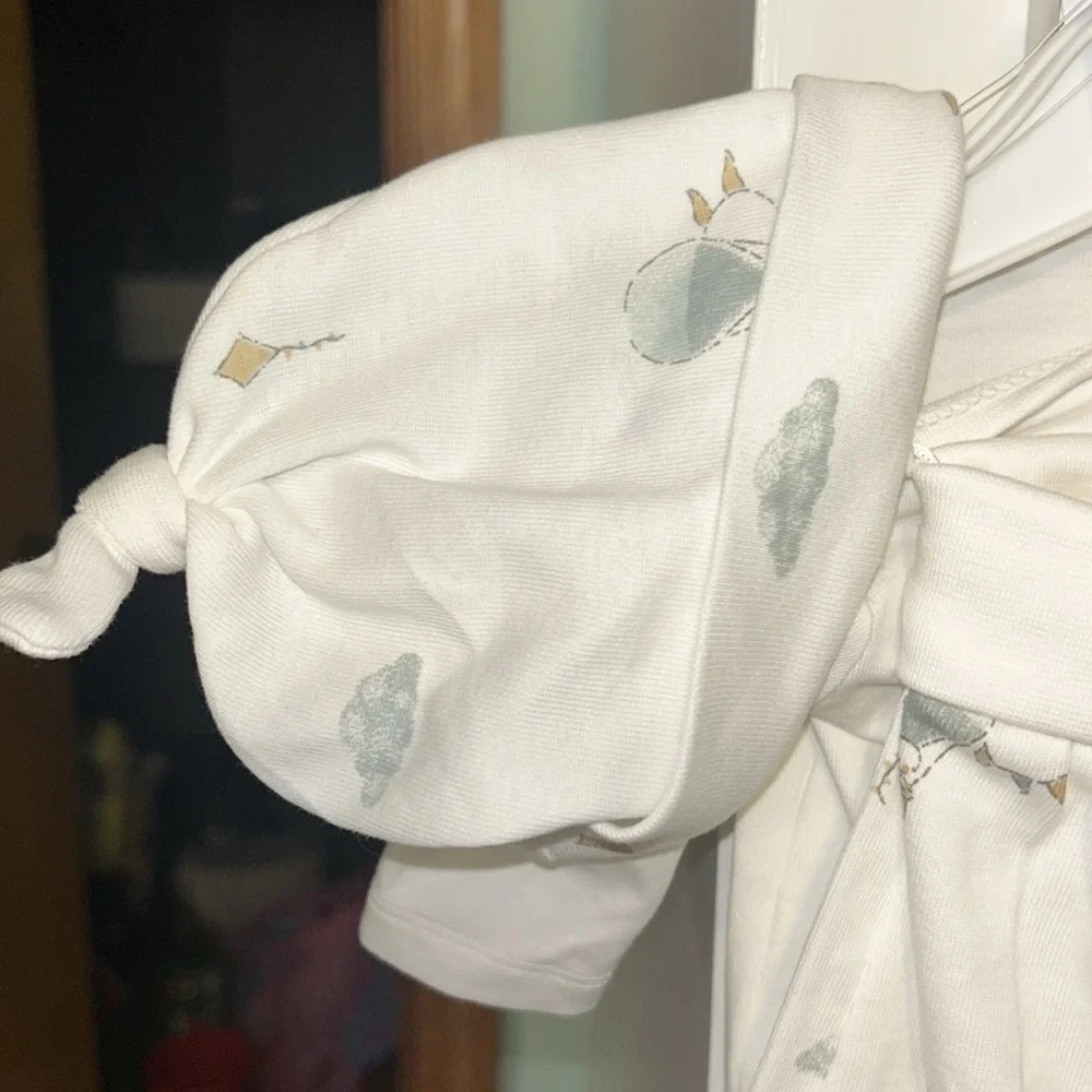 H&M | One Pieces | Hm White Born 224 Baby Onesie | Poshmark